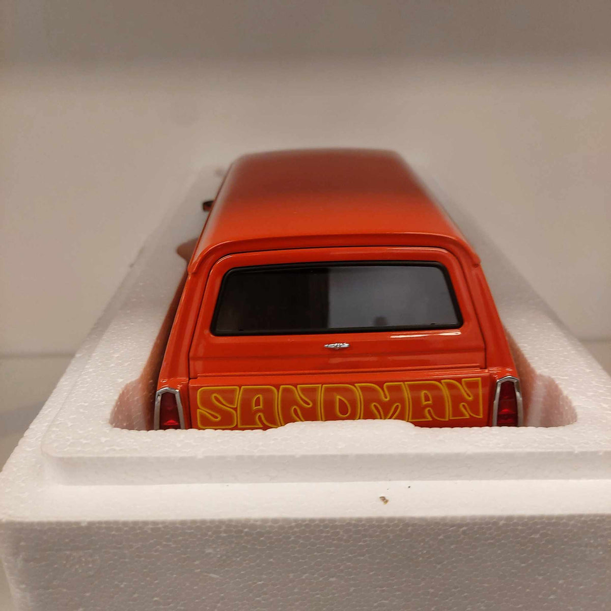 Auto Art Red Holden HX Sandman Panel Van Model Car – Casshies
